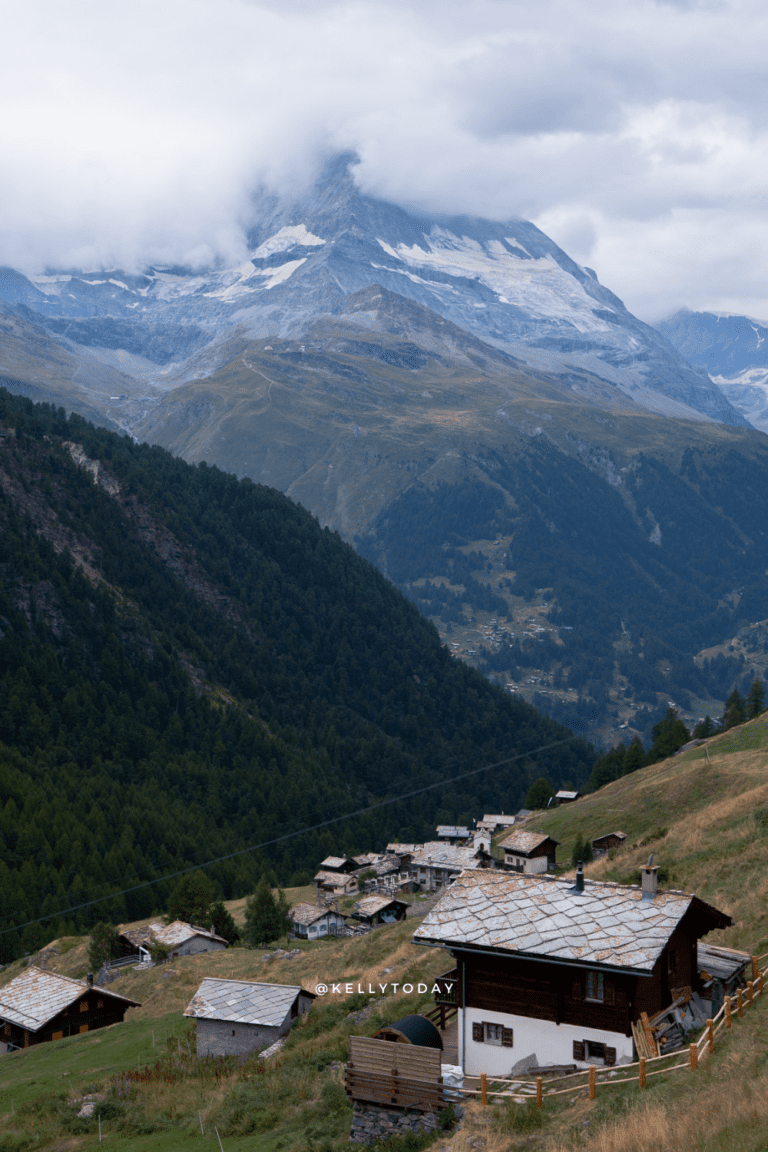 Ultimate Guide to Visiting Velaris in ACOTAR - City of Starlight