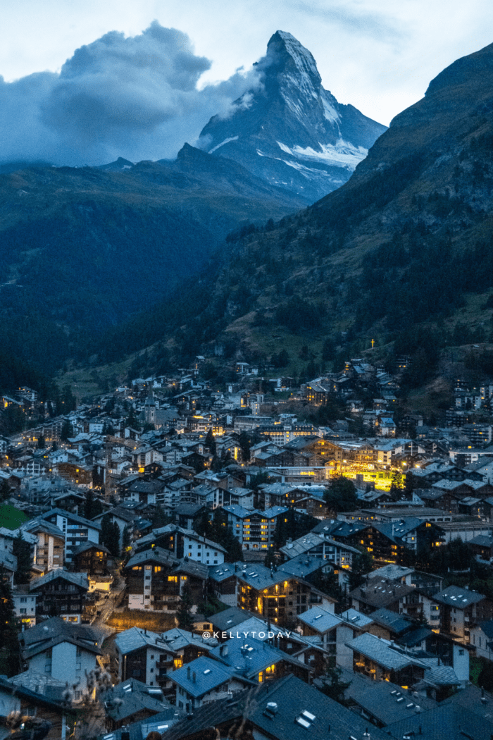 Ultimate Guide to Visiting Velaris in ACOTAR - City of Starlight