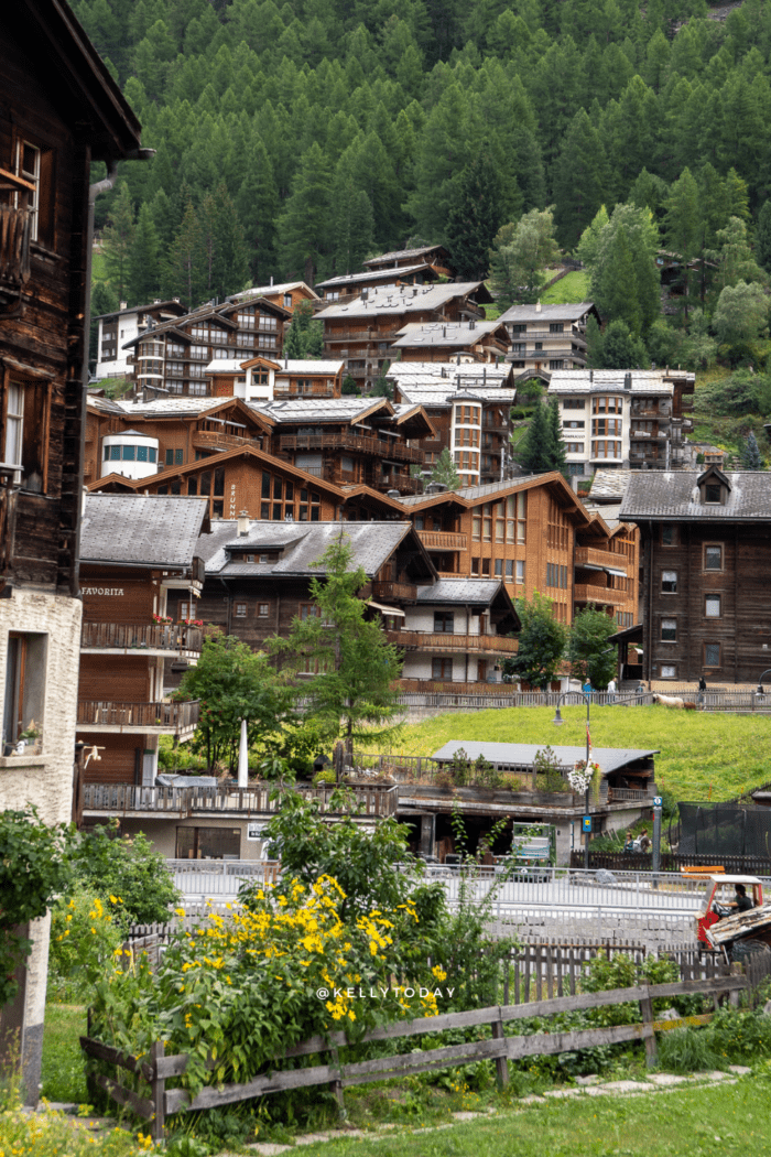 Ultimate Guide to Visiting Velaris in ACOTAR - City of Starlight