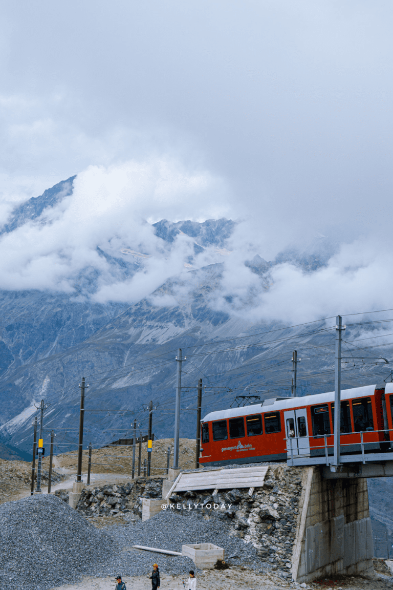 Ultimate Guide to Visiting Velaris in ACOTAR - City of Starlight