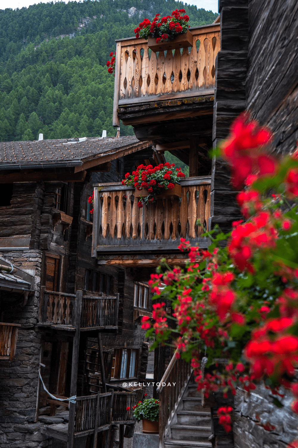 Ultimate Guide to Visiting Velaris in ACOTAR - City of Starlight