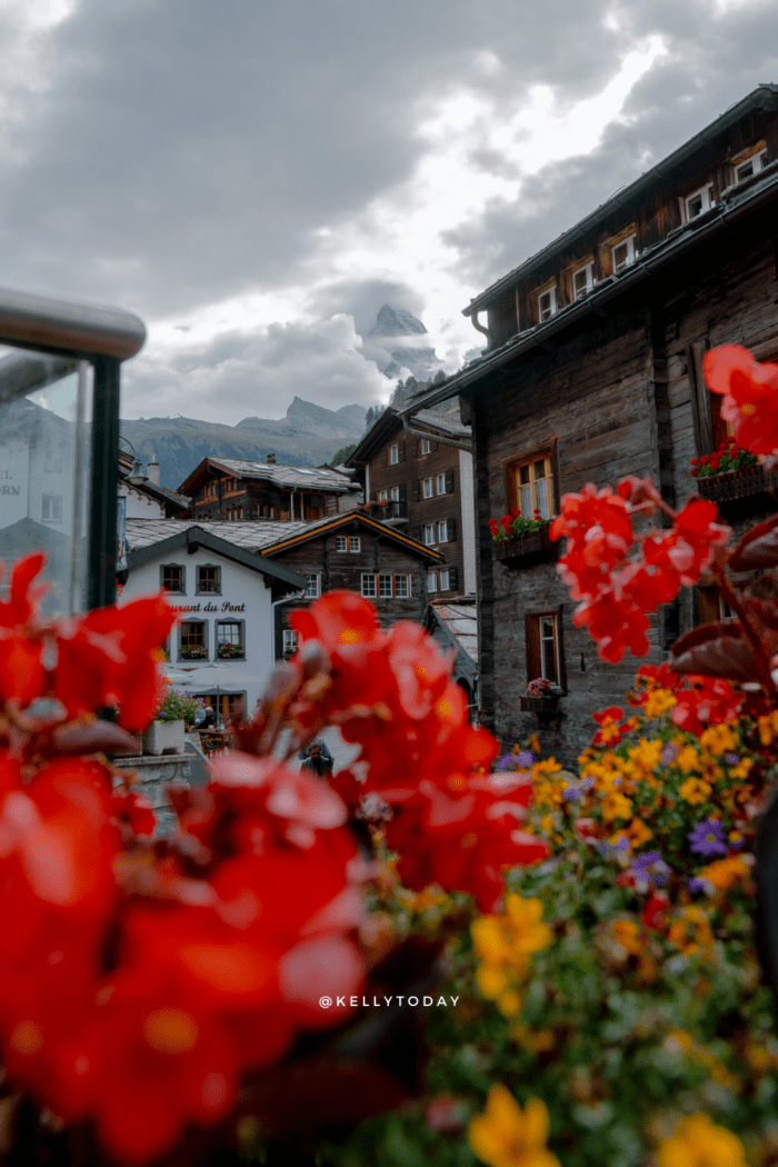 Ultimate Guide to Visiting Velaris in ACOTAR - City of Starlight